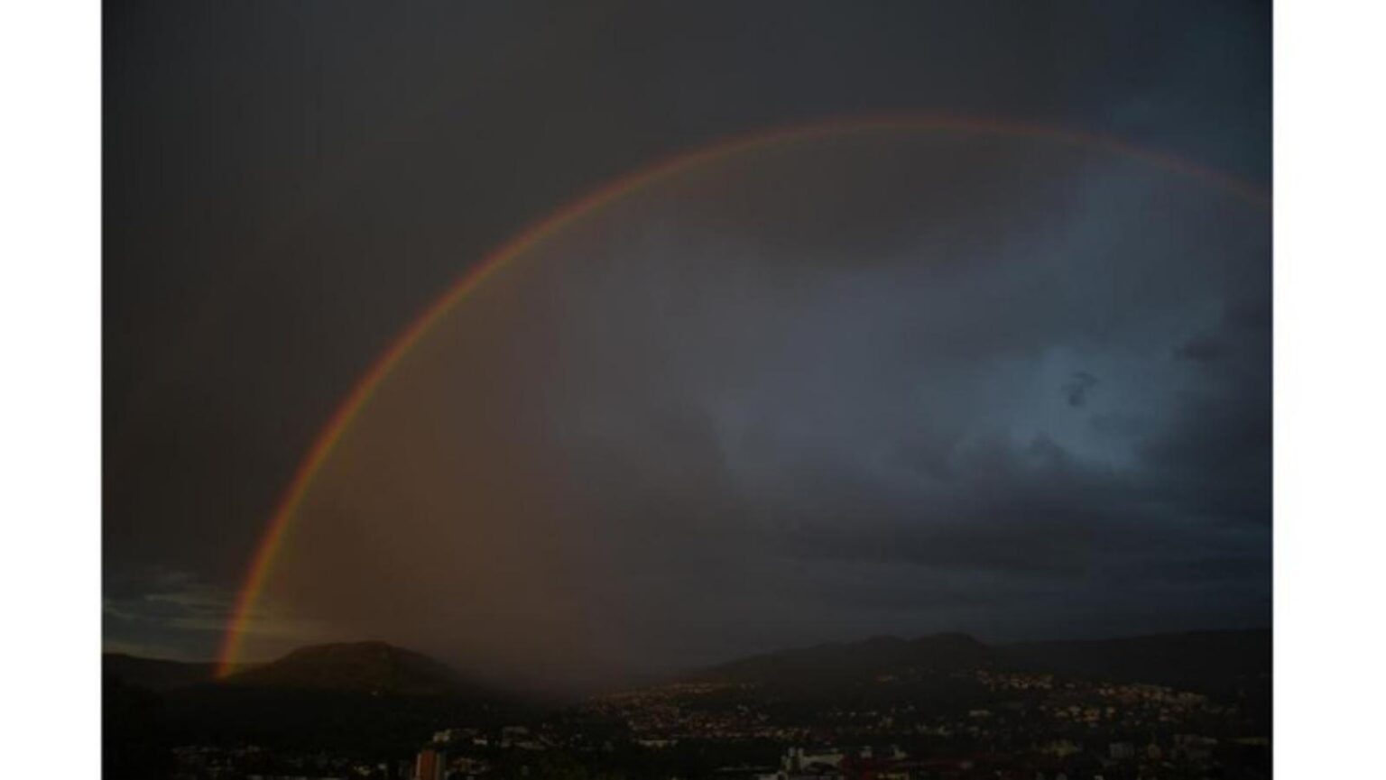 Moonbow, Fenomena Alam Menakjubkan Pelangi di Malam Hari ...